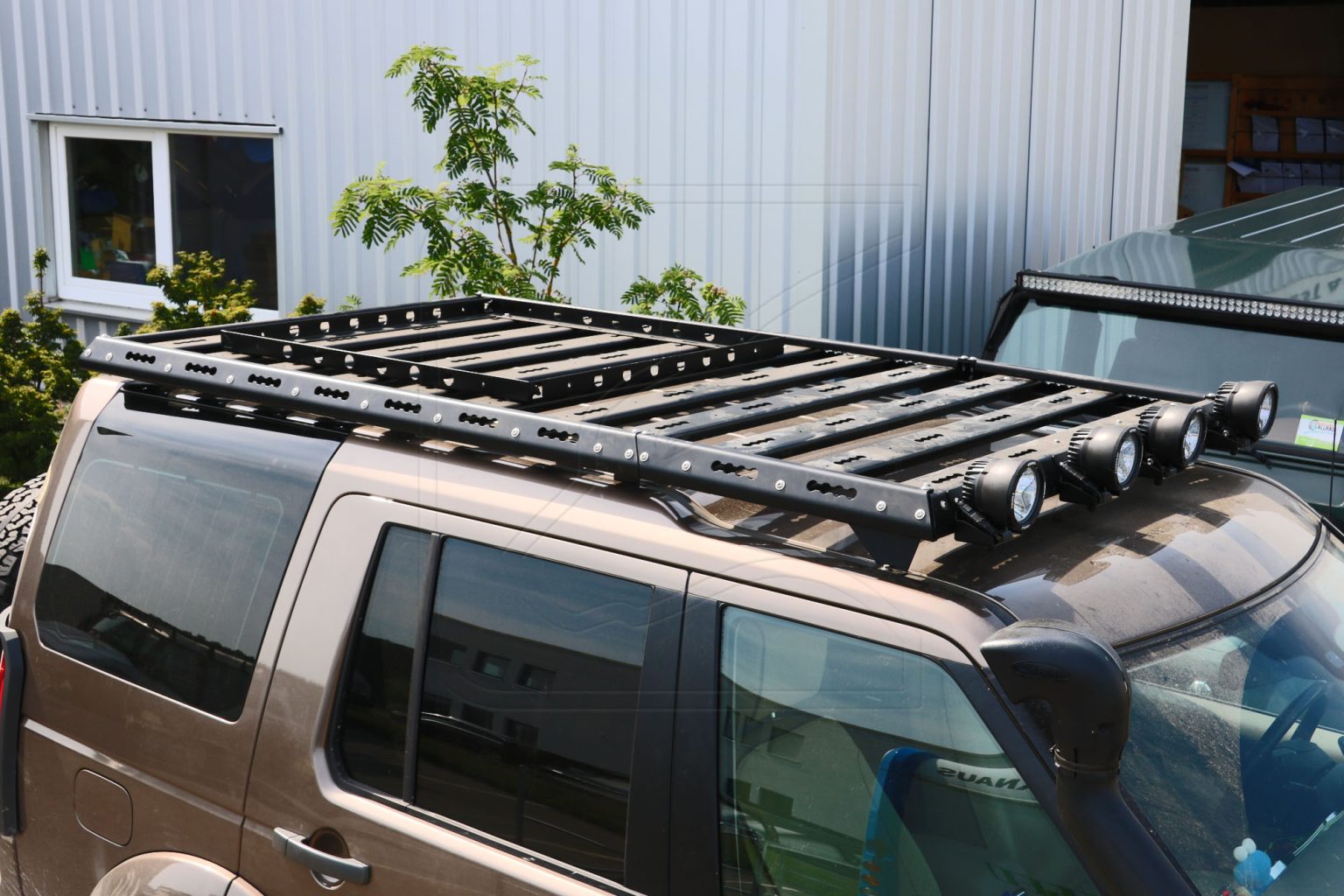 What Are Roof Racks? A Comprehensive Guide - Contemporary Structures