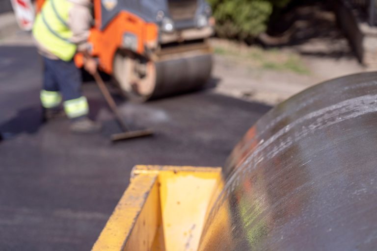 What is the Minimum Temperature for Laying Asphalt?
